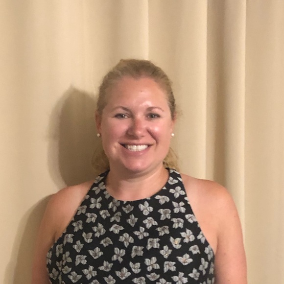 Laura's Closet (@laura_carl) | Poshmark